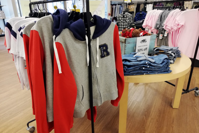 カナダのブランド、ルーツ(Roots)アウトレット店の行き方